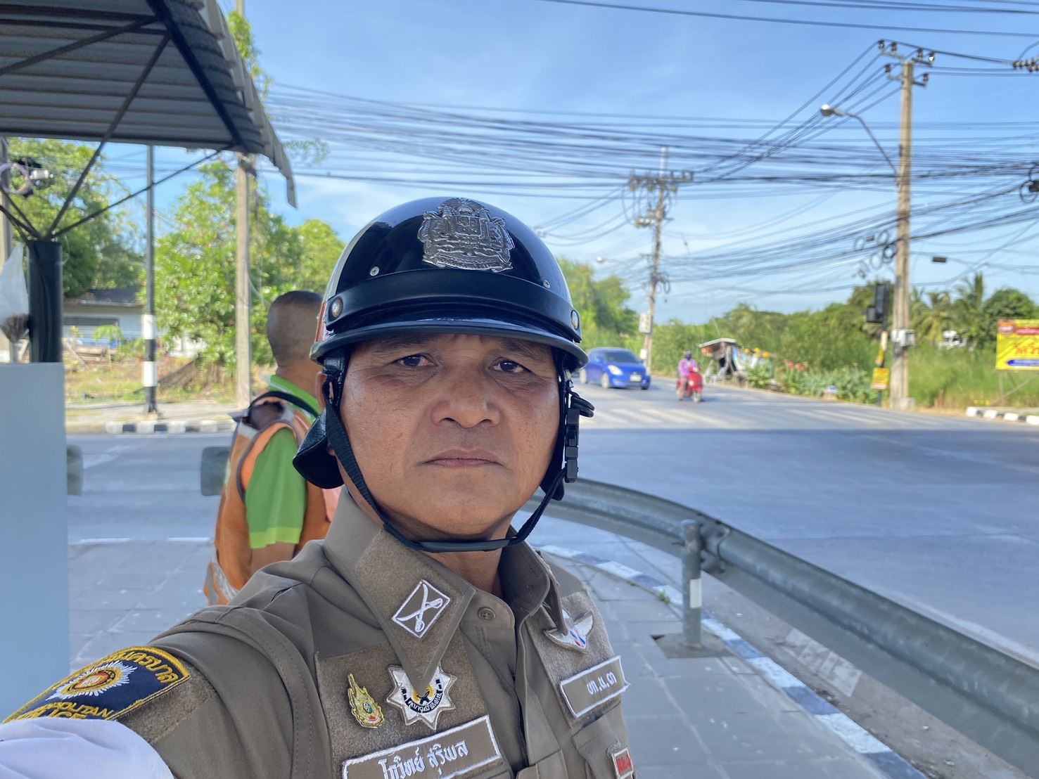 28 ธ.ค.67 เจ้าหน้าที่ตำรวจฝ่ายจราจร อำนวยความสะดวกการจราจร แยกขนส่ง ...